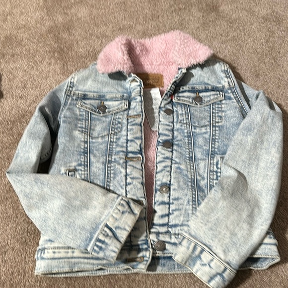 Levi's | Jackets & Coats | Girls Levis Jacket Chest Part Is Very Warm ...